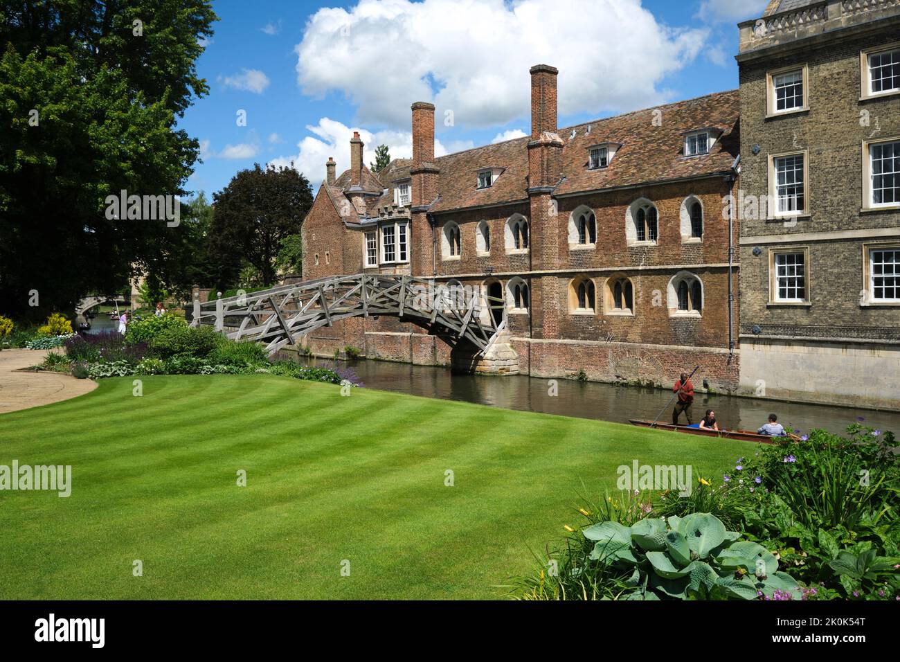 The old, iconic, arched, wood, pedestrian Mathematical Bridge over the ...