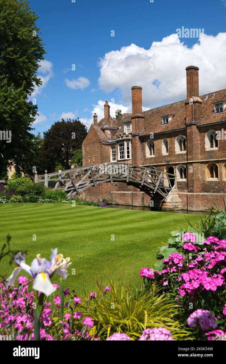 Arched curved tourist attraction hi-res stock photography and images ...