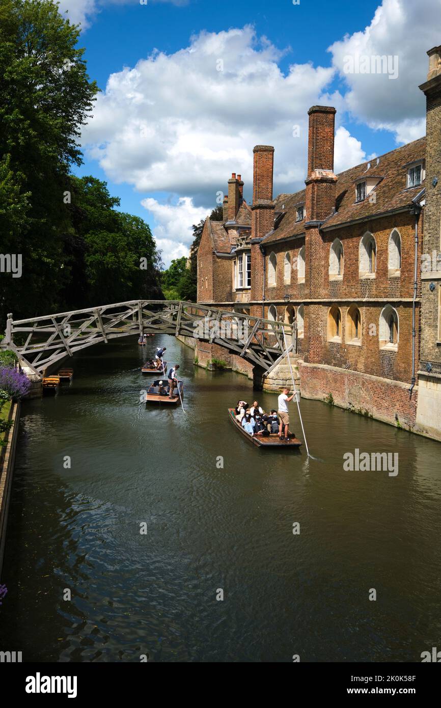 The old, iconic, arched, wood, pedestrian Mathematical Bridge over the ...