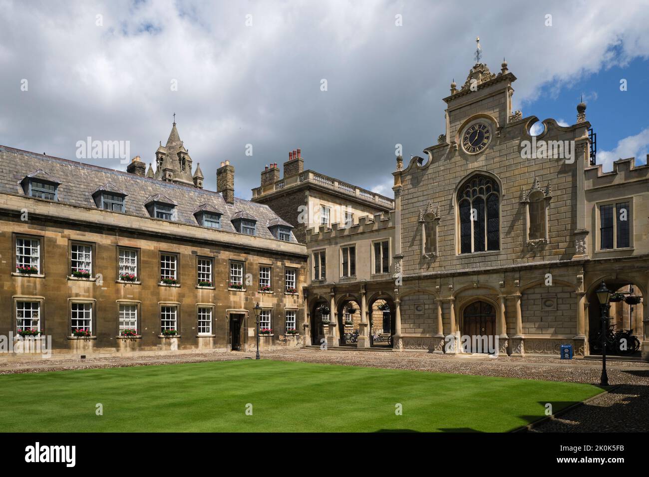 The perfect quad, courtyard of Peter House. In Cambridge, England ...
