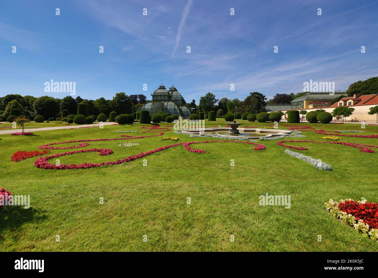 Paris field of flowers hi-res stock photography and images - Alamy