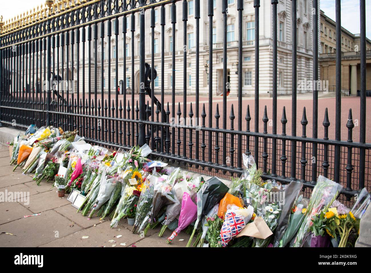 UK. 12th Sep, 2022. Floral tributes laid by members of the public at ...