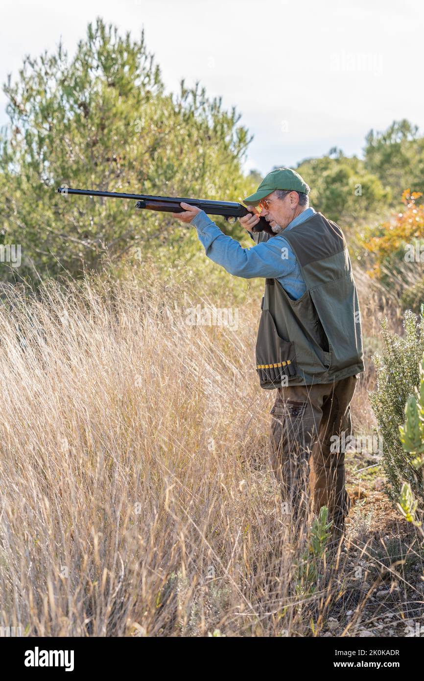 Hunter holding rifle looking away hi-res stock photography and images ...