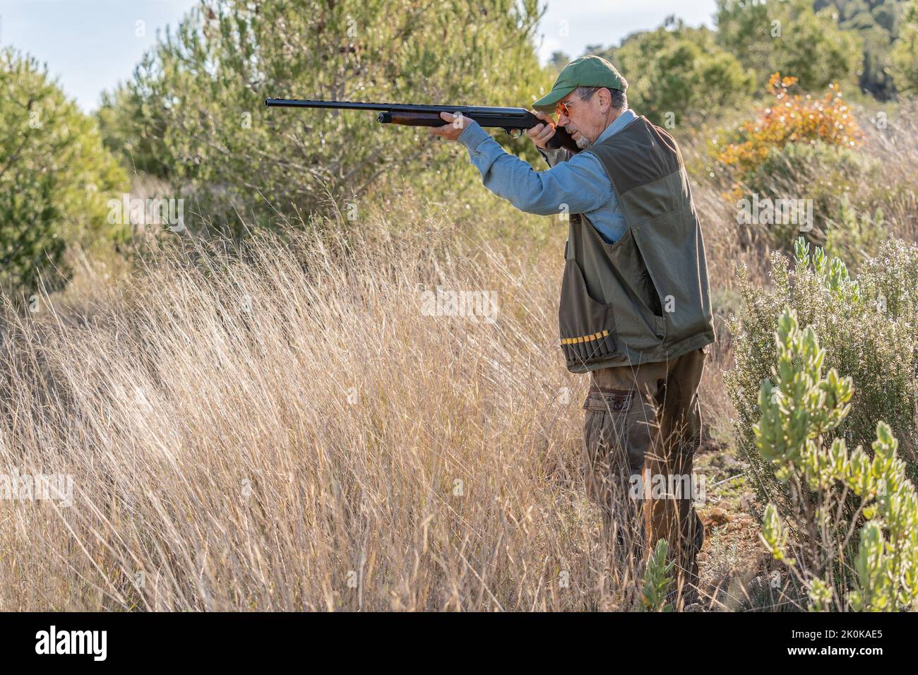 Hunter holding rifle looking away hi-res stock photography and images ...