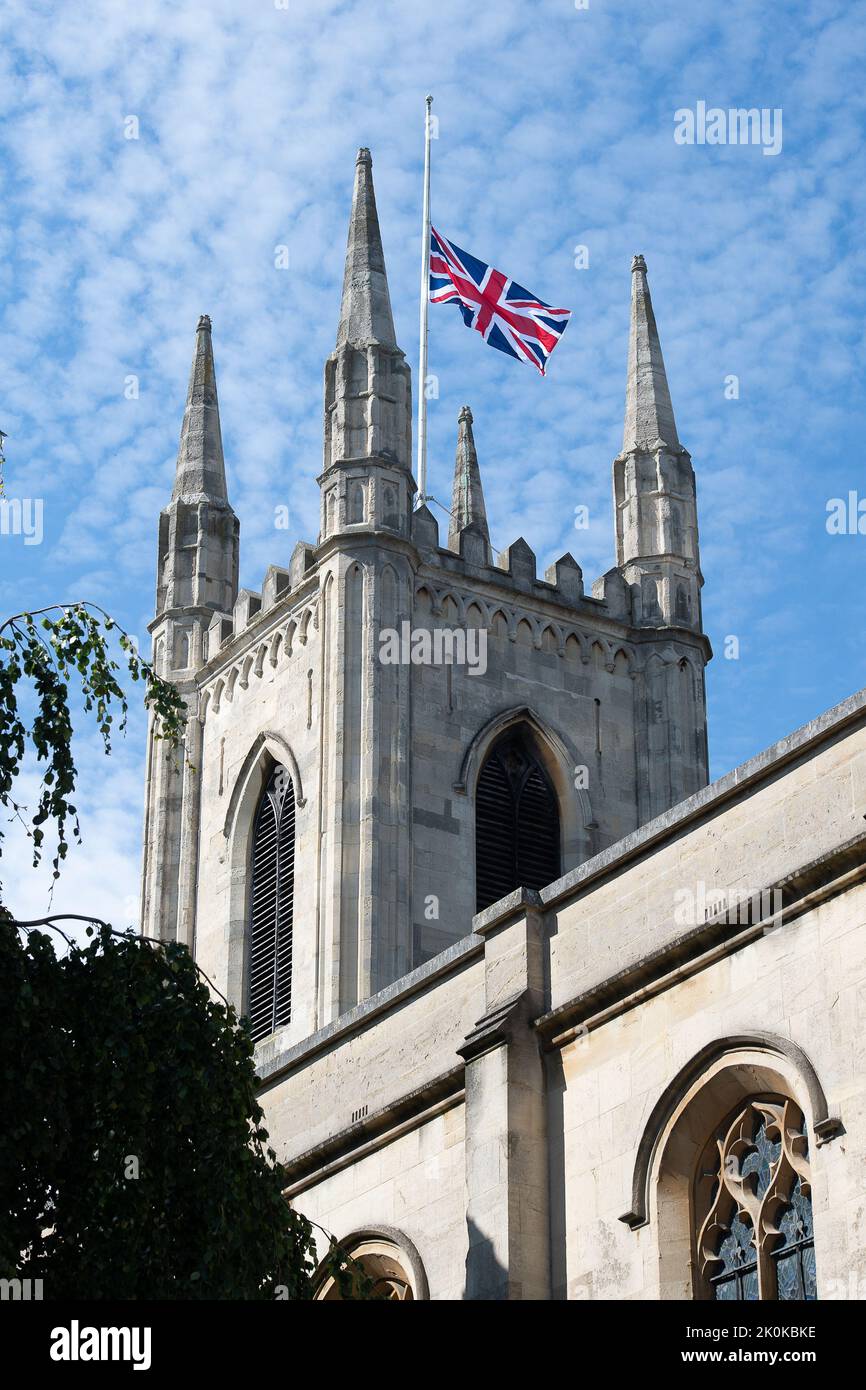 Windsor, Berkshire, UK. 12th September, 2022. The Union Jack flies at ...