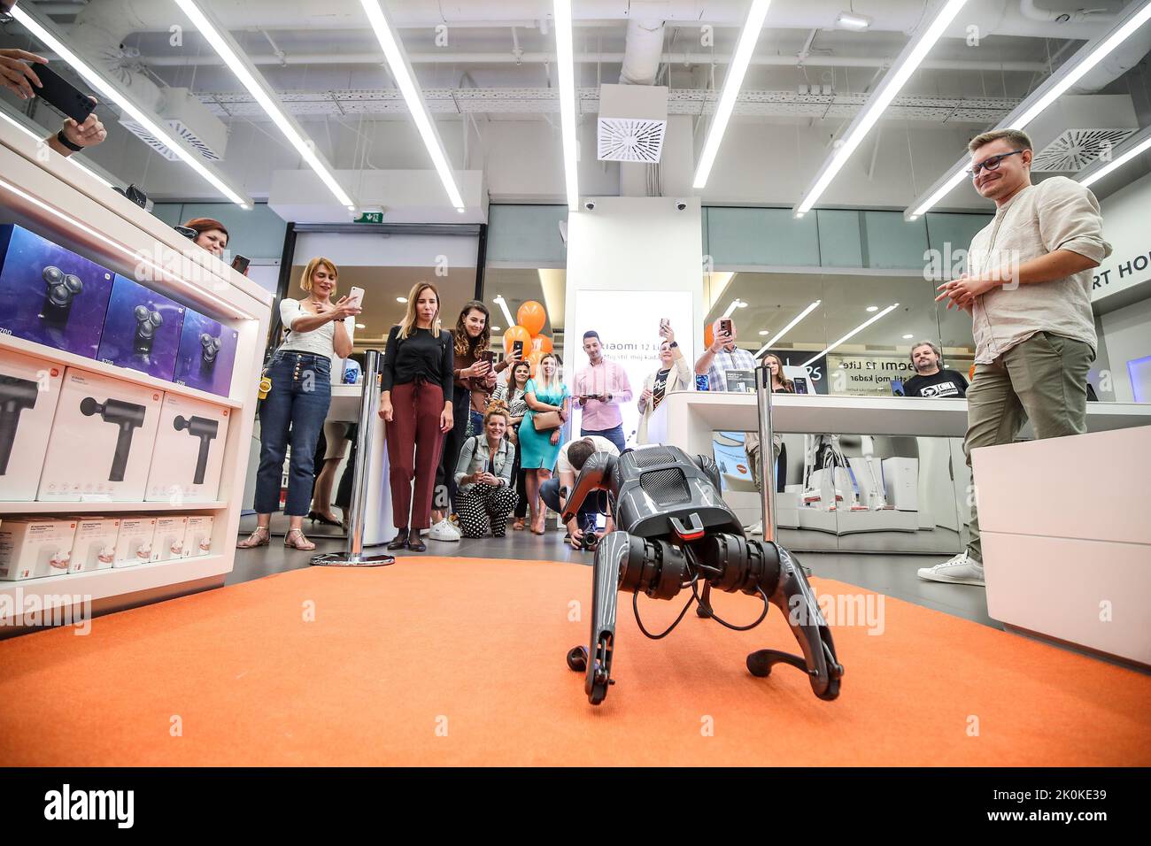 Xiaomi presented the CyberDog robot and a line of products for pets in ...