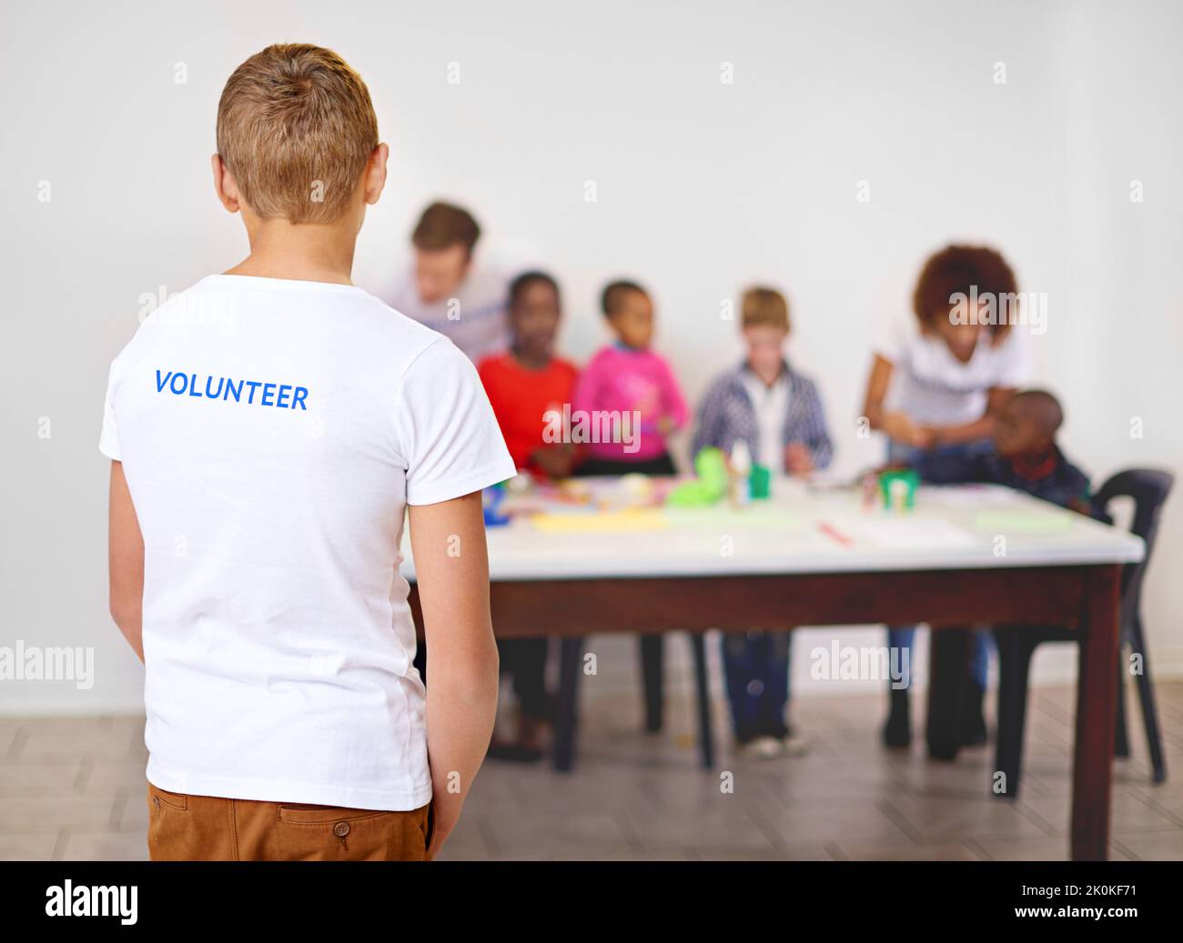Children helping each other hi-res stock photography and images - Alamy