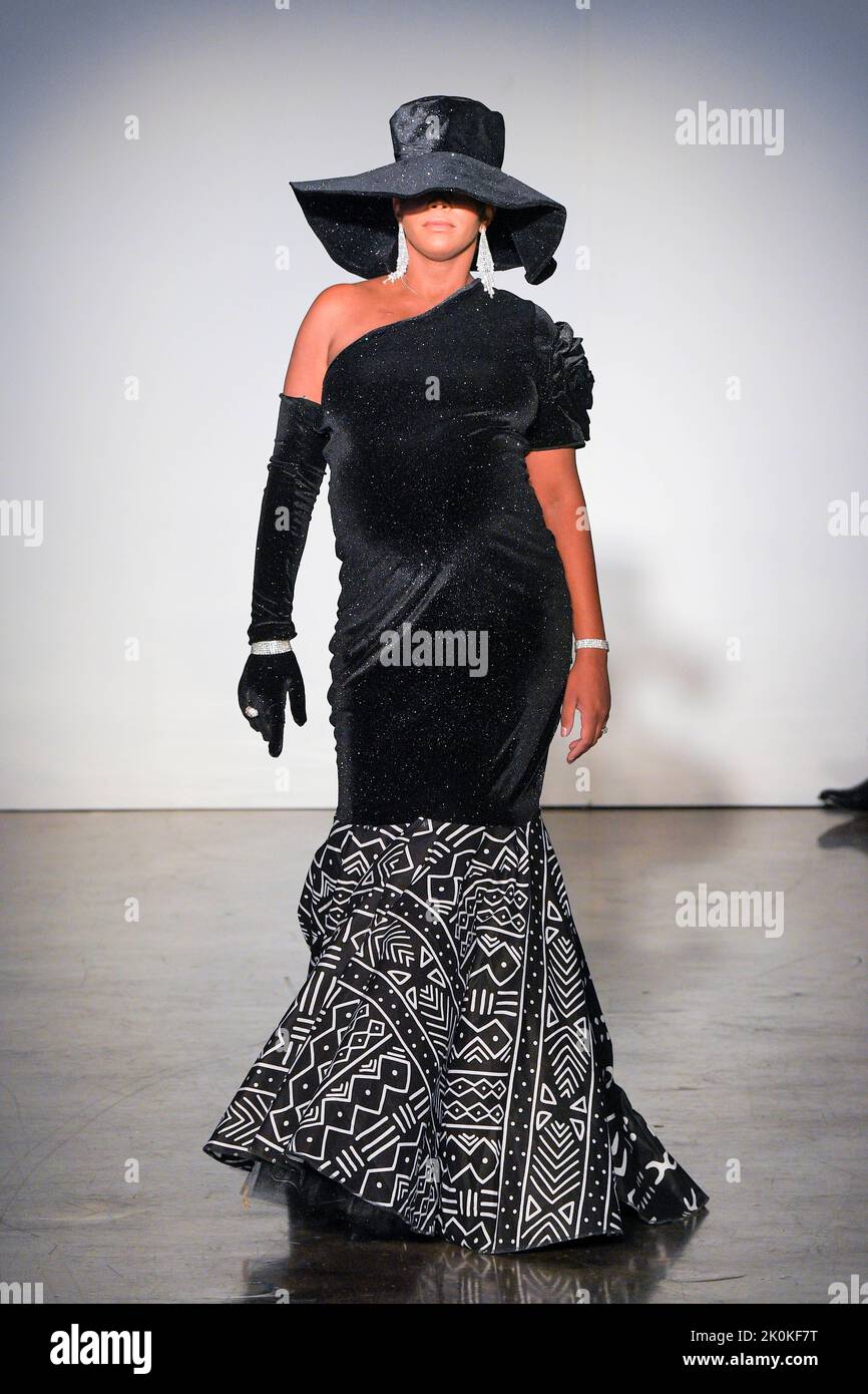 New York, USA. 10th Sep, 2022. EDITORIAL USE ONLY Model on catwalk for ...