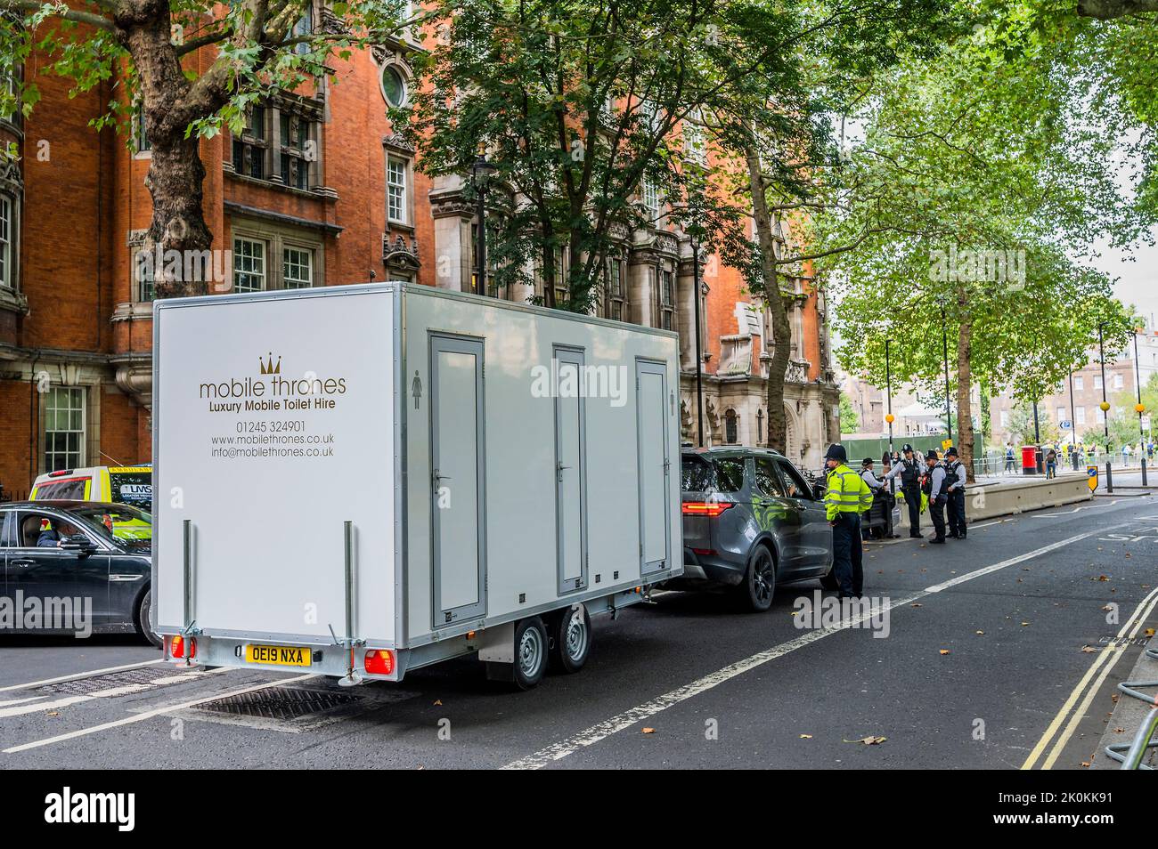 London, UK. 12th Sep, 2022. Mobile Thrones arrive - all facilities are ...