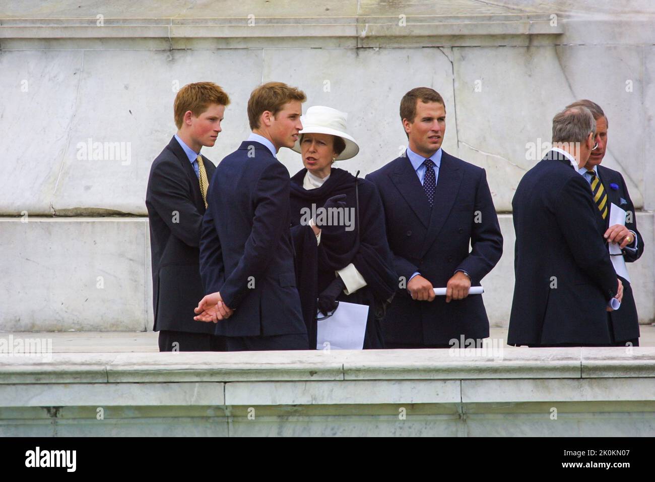 4th June 2002 - Members of British Royal Family attending Golden ...