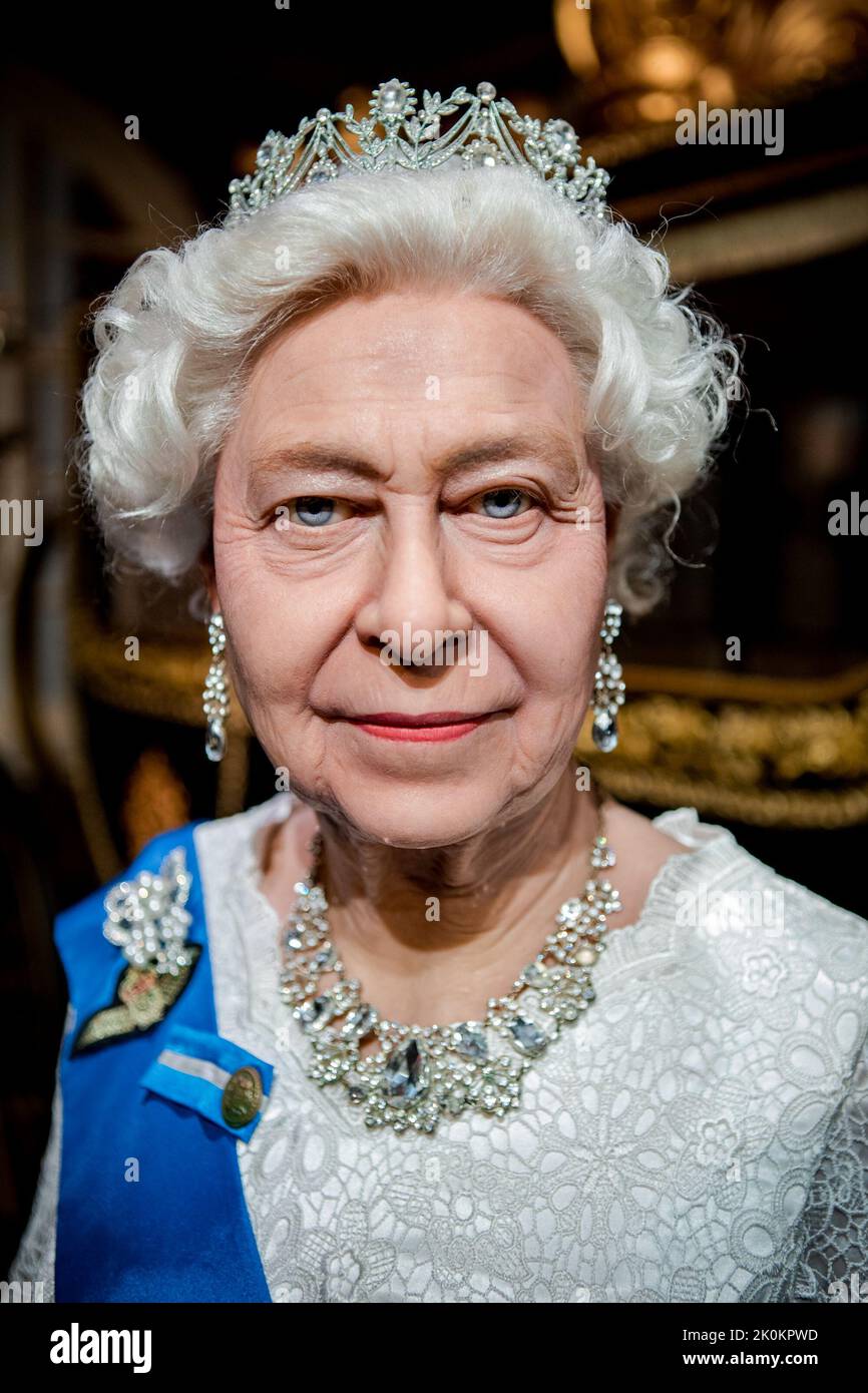 Shah Alam, Malaysia. 12th Sep, 2022. Wax figures honoring Queen ...