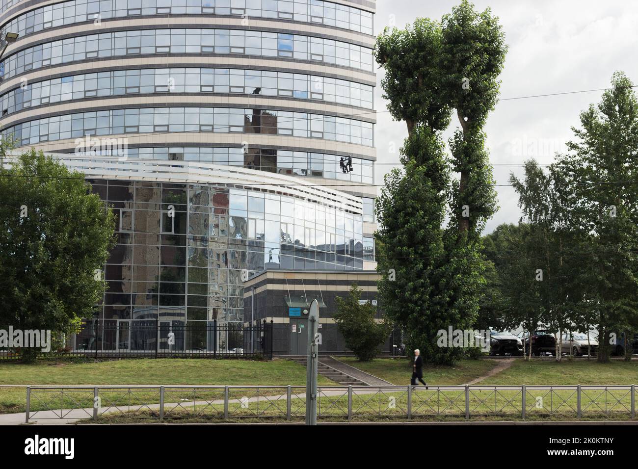 High glass building hi-res stock photography and images - Alamy