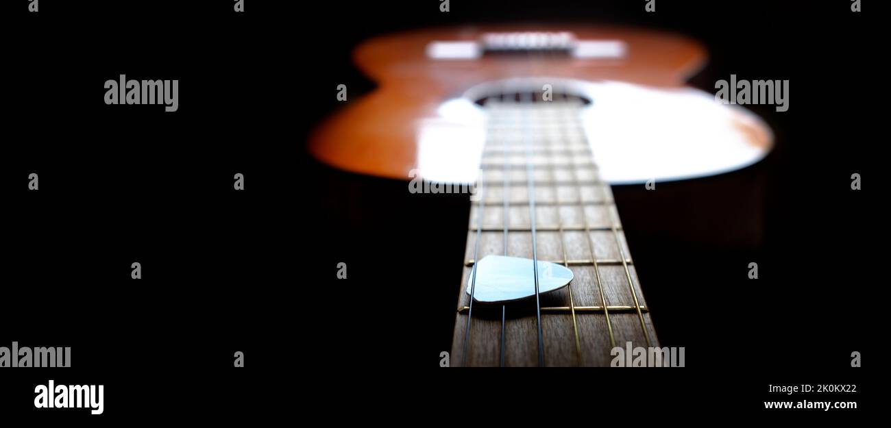 Strings guitar vibrating hi-res stock photography and images - Alamy