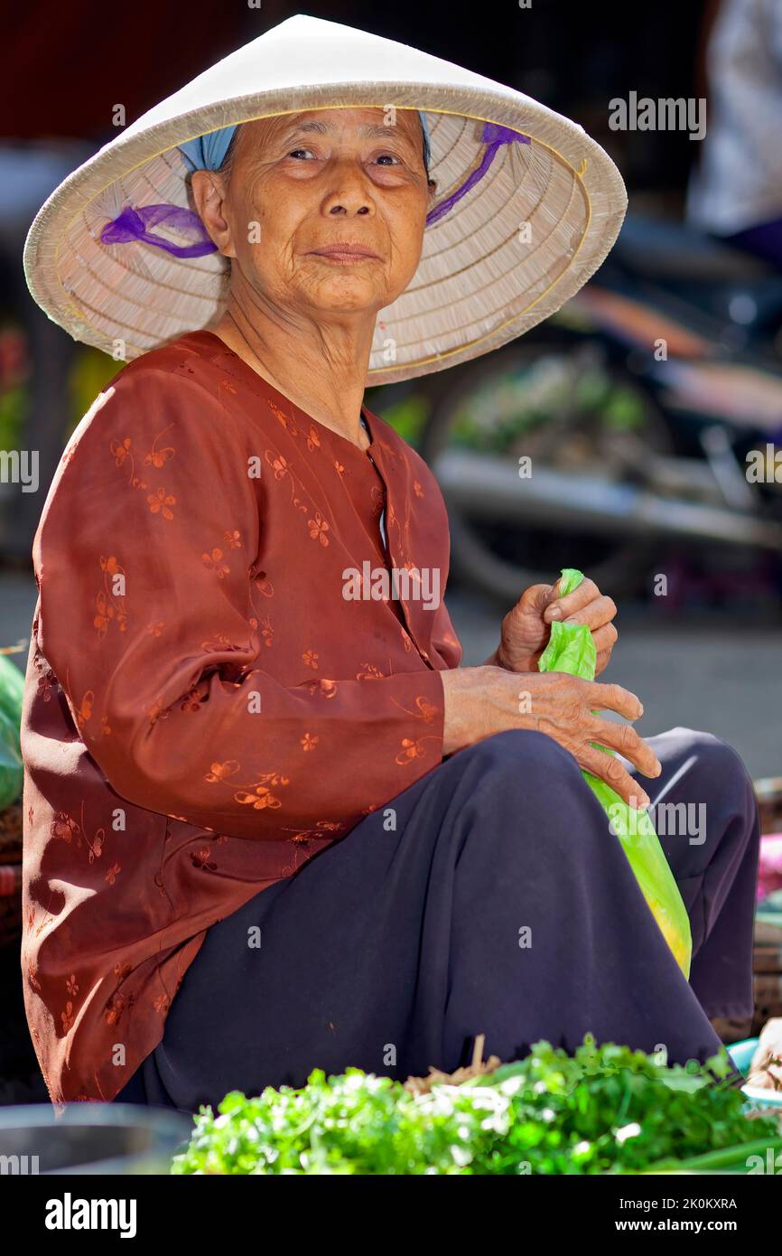 Vendor hat sell hi-res stock photography and images - Alamy