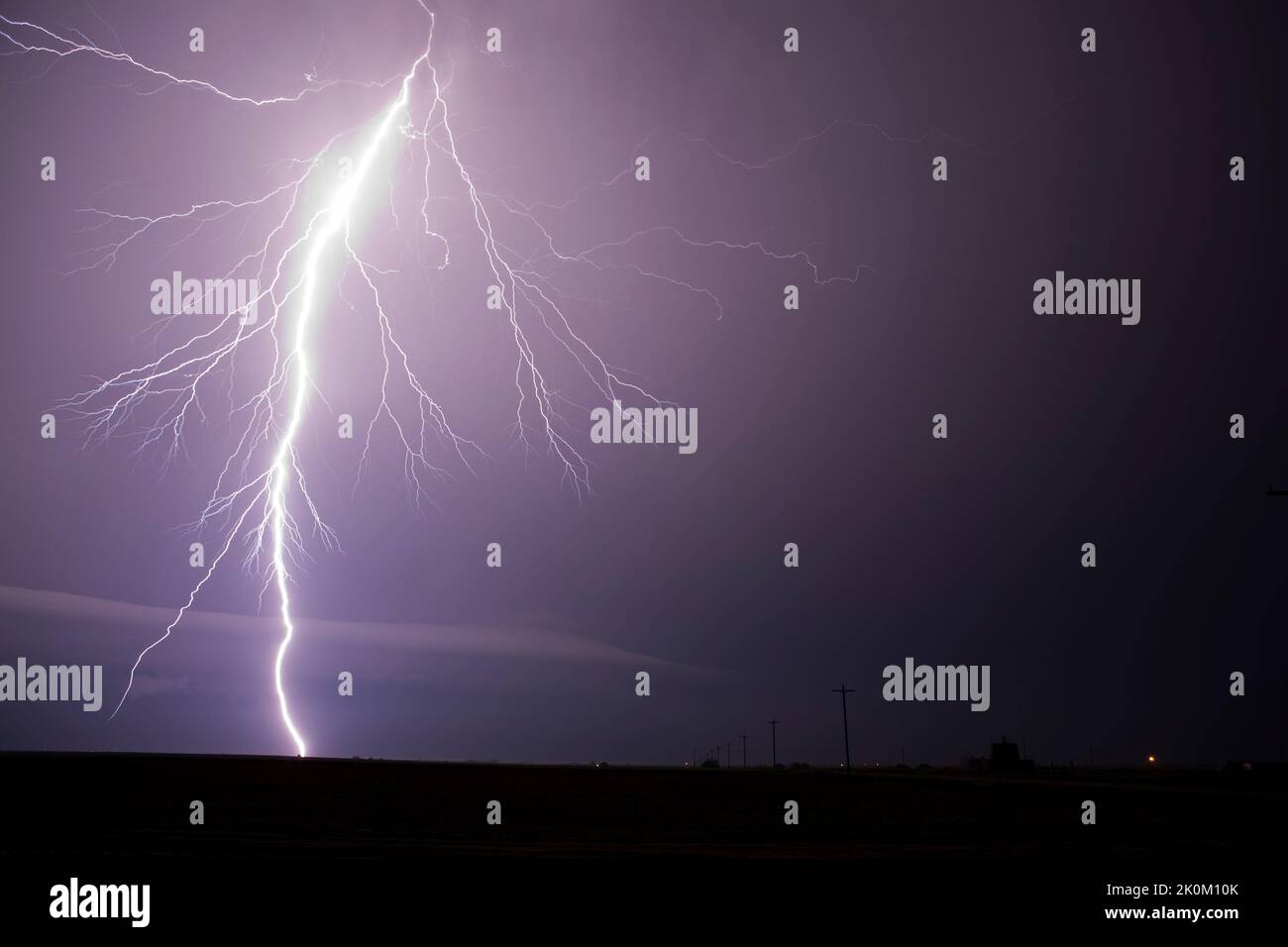 A huge lightning bolt hit the earth during a severe thunderstorm in ...