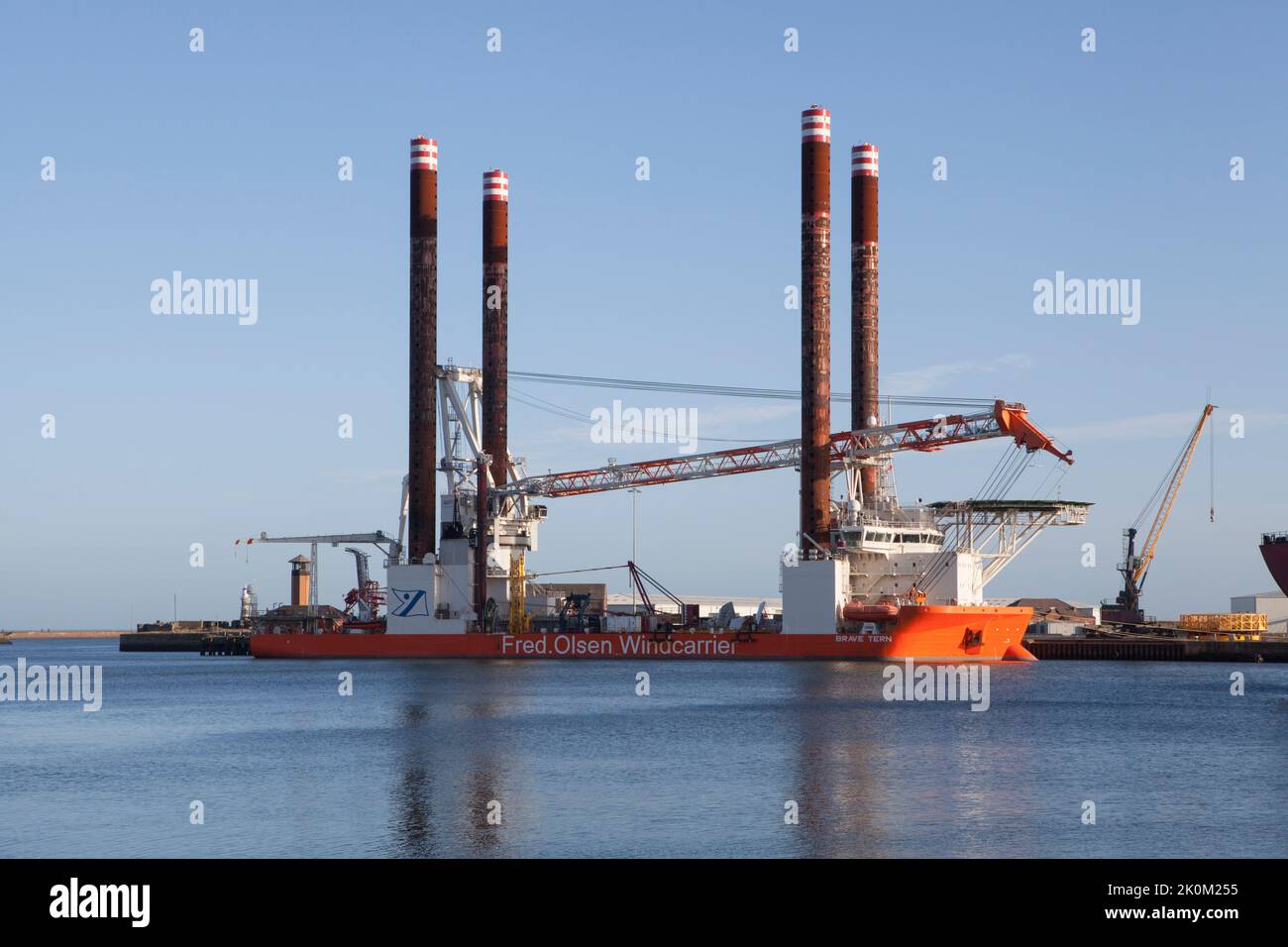 Brave Tern is a Fred Olsen Windcarrier, an offshore wind turbine ...