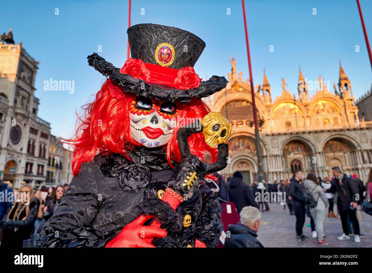 Venice carnival sun costume hi-res stock photography and images - Alamy