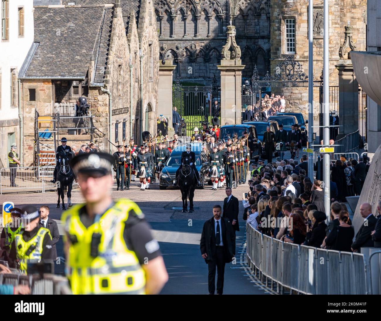 Royal Mile, Edinburgh, Scotland, UK, 12th September 2022. Queen ...