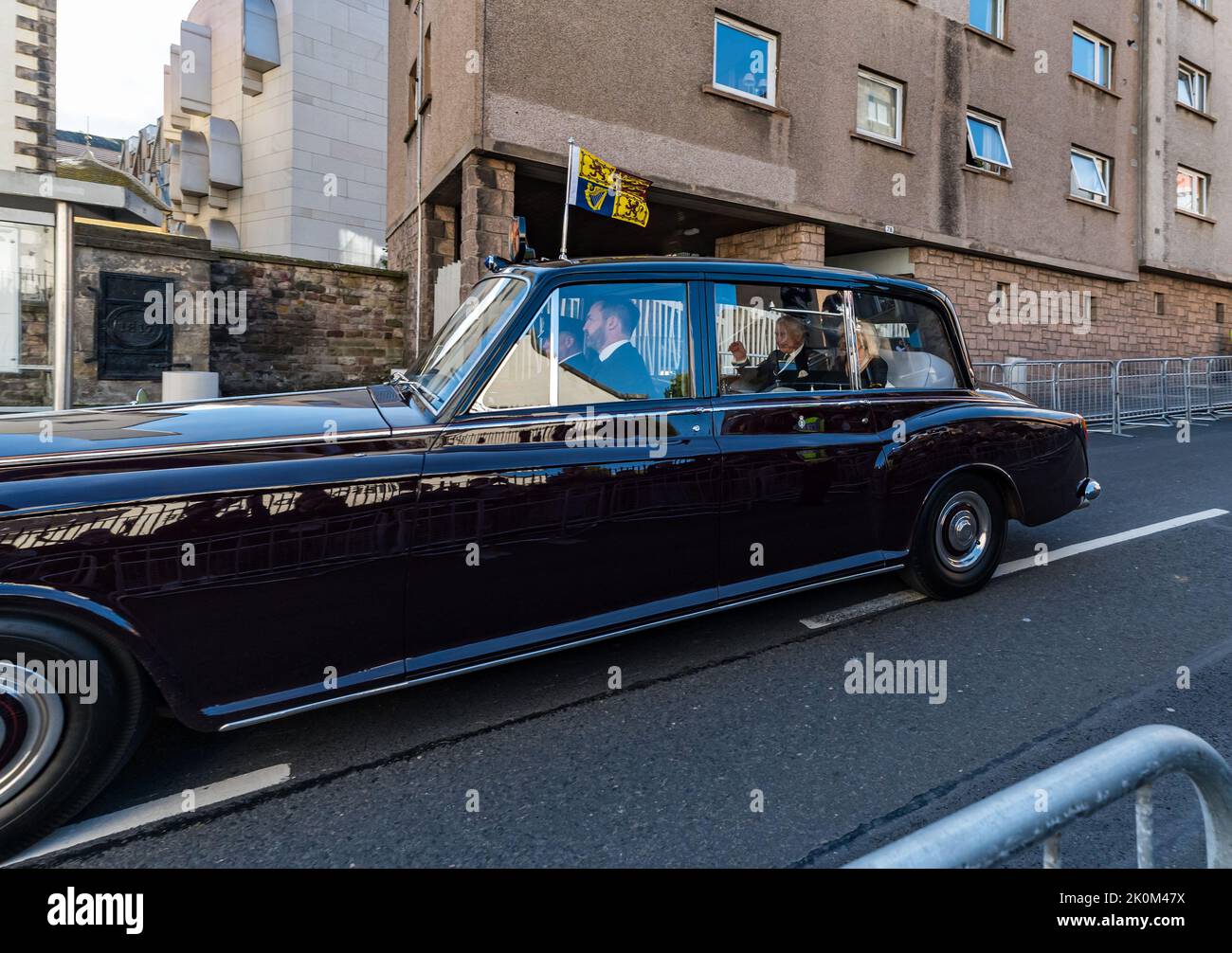 King charles iii waving hi-res stock photography and images - Alamy