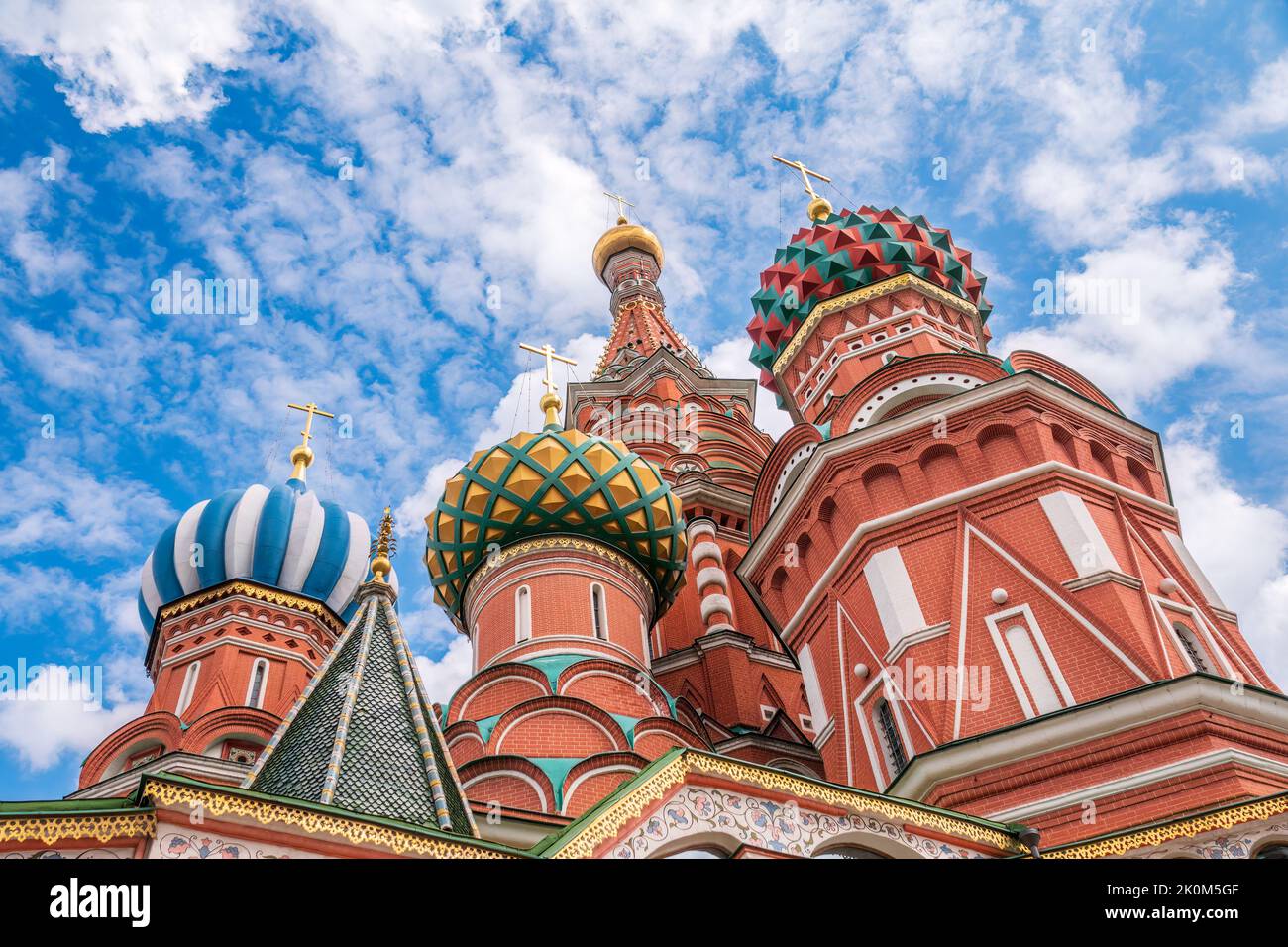 St. Basil's Cathedral on Red Square in Moscow. Russian history, Moscow ...