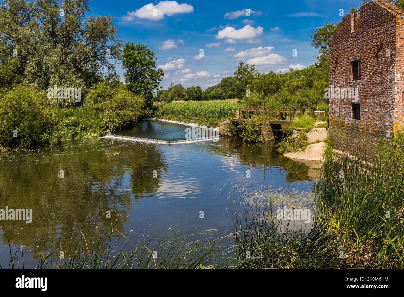 Upstream weir hi-res stock photography and images - Alamy