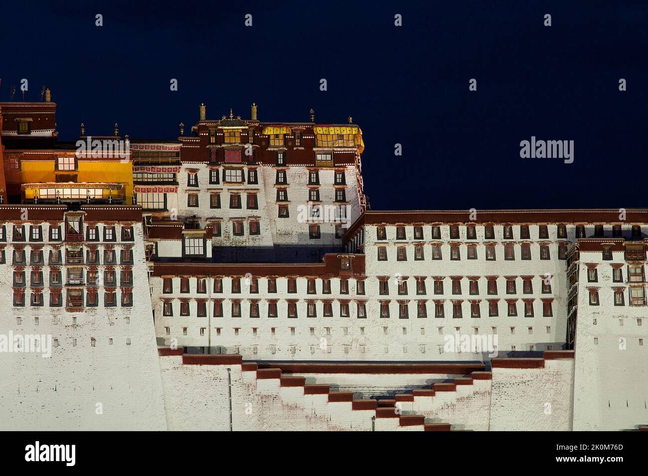 White stone exterior hi-res stock photography and images - Alamy