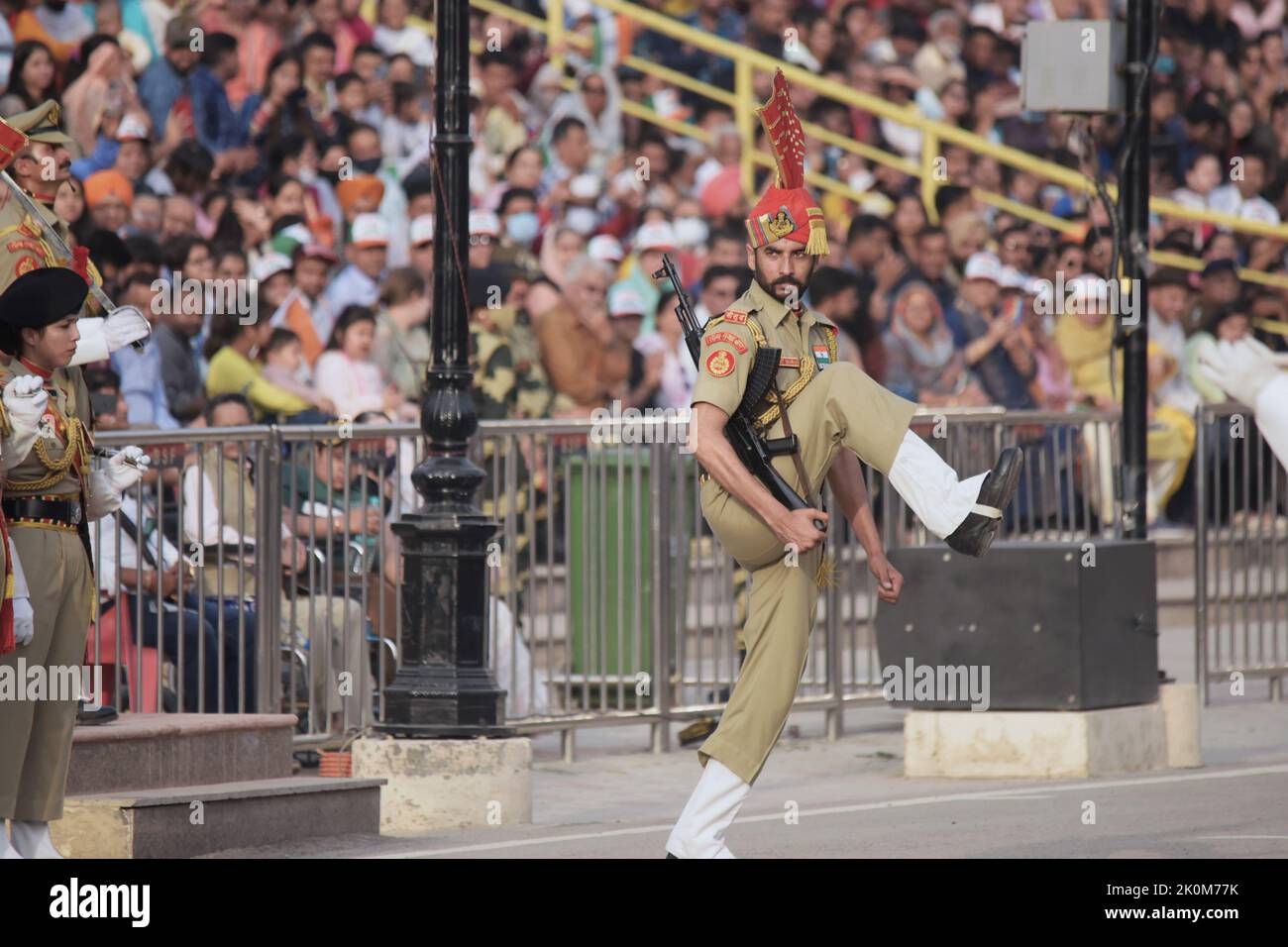 Ceremonial closing of gates and lowering of flags of India and Pakistan ...