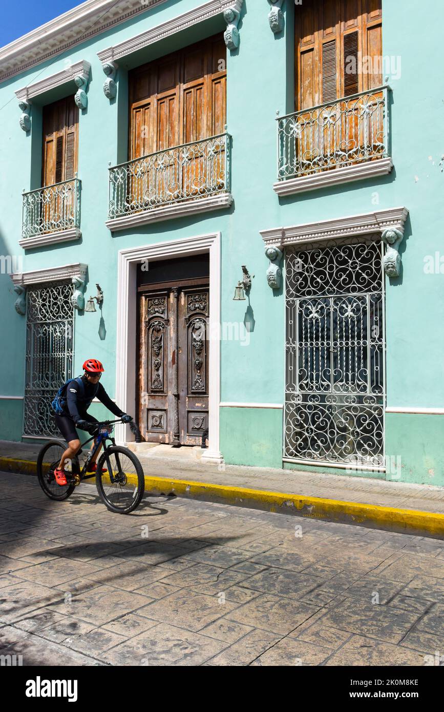 Colonial building mexico hi-res stock photography and images - Alamy