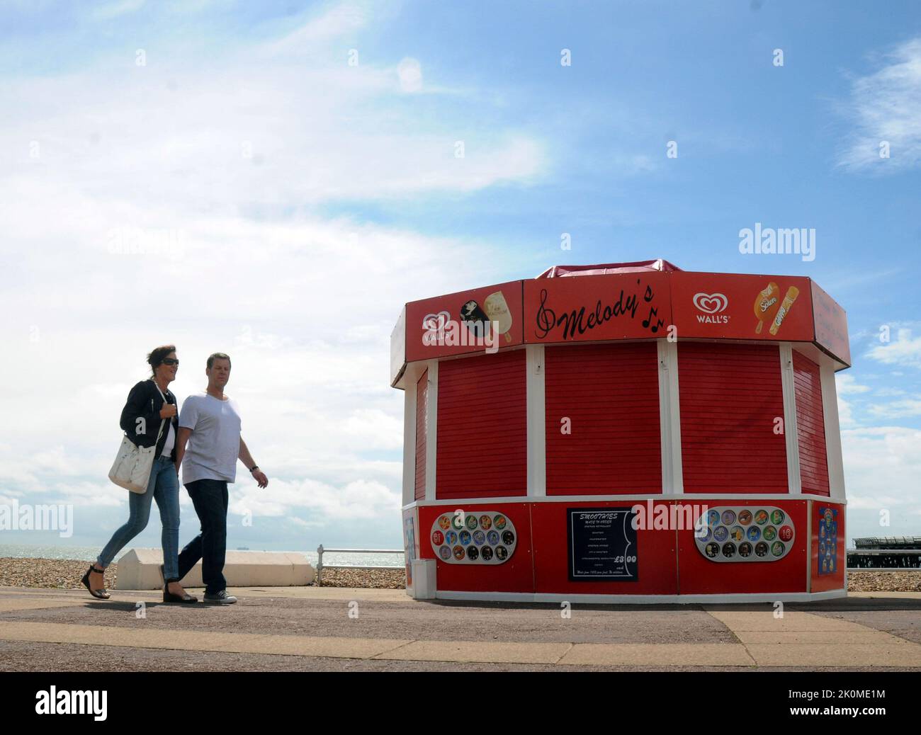 Ice cream kiosk southsea beach hi-res stock photography and images - Alamy