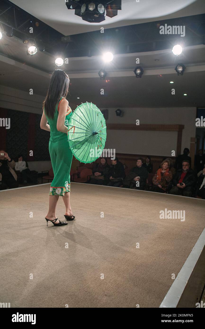Shanghai China Fashion show for tourist visitor. Photo Bo Arrhed Stock ...