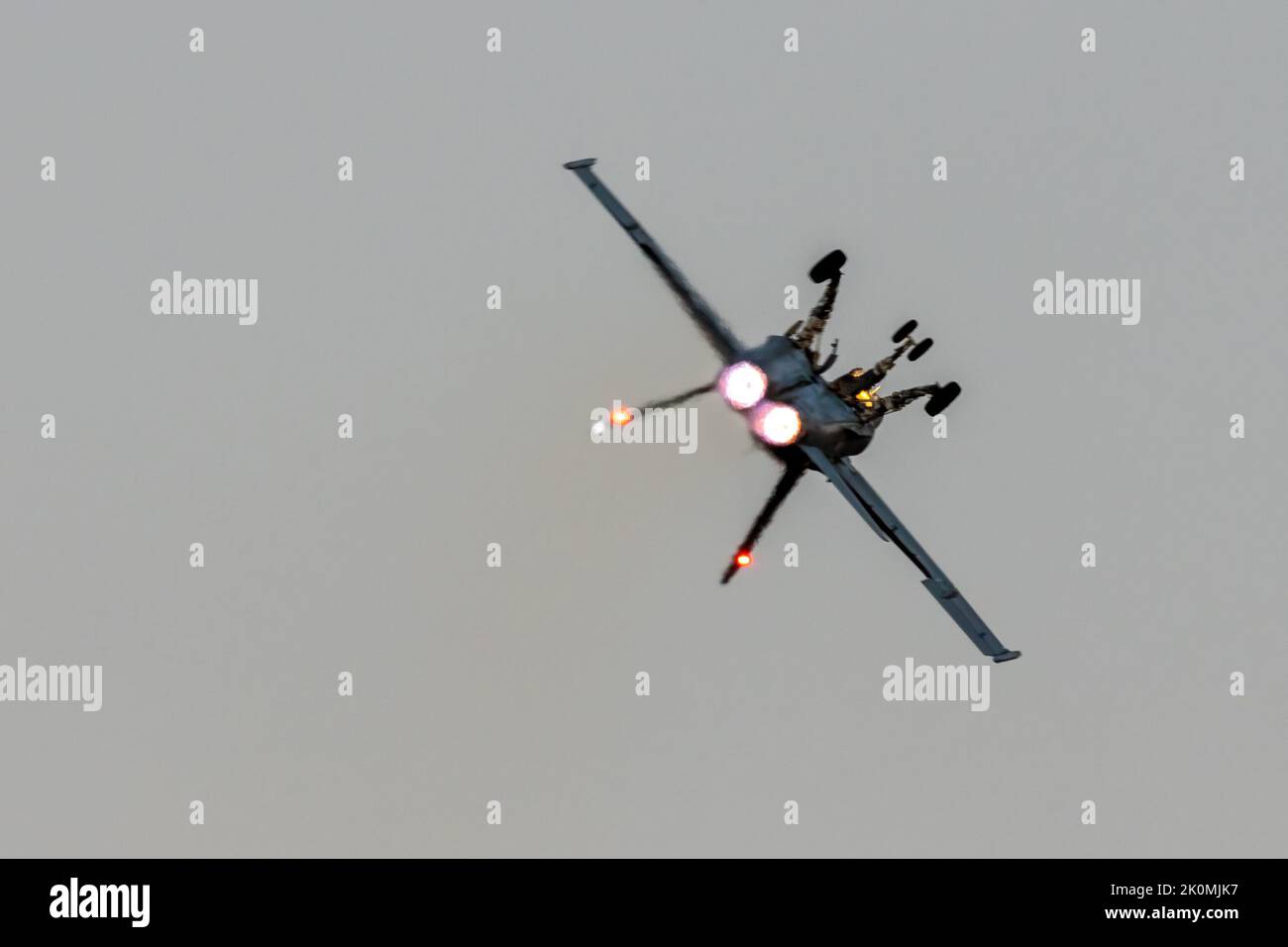 F18 landing hi-res stock photography and images - Alamy