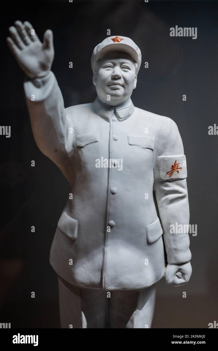 The great leader: statue of Mao Zedong, China, Porcelain. "The Human ...