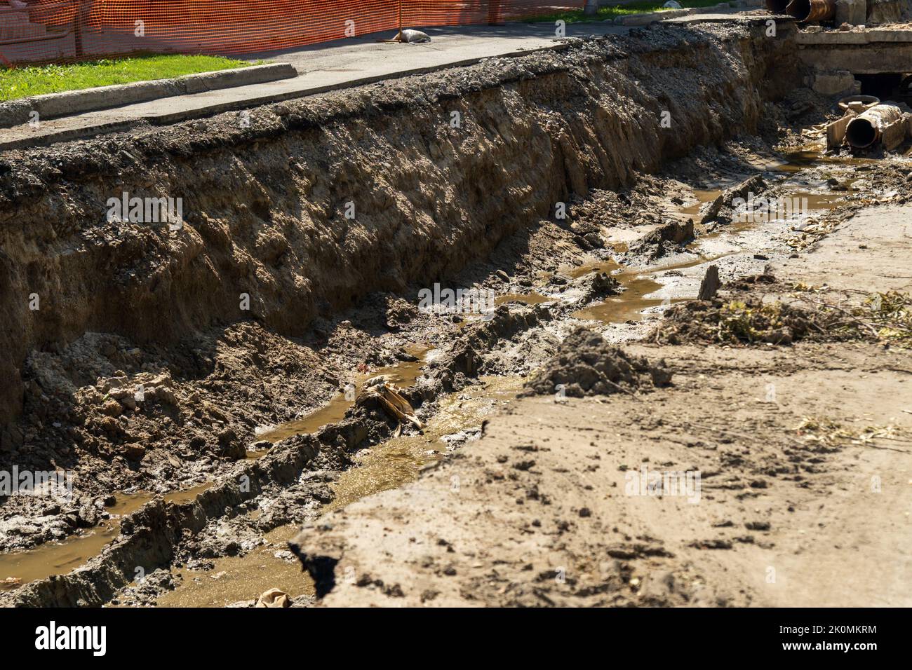 Collapsed sewer line hi-res stock photography and images - Alamy