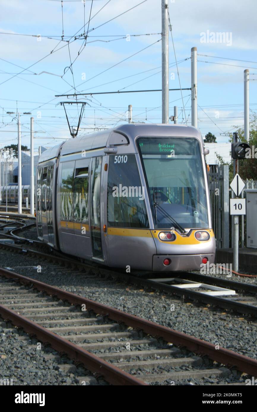 A vertical shot of a gray train on a railroad Stock Photo - Alamy