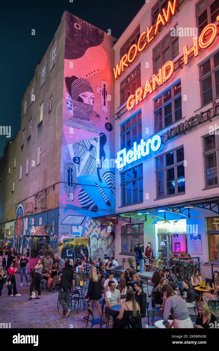 Neon in architecture hi-res stock photography and images - Alamy