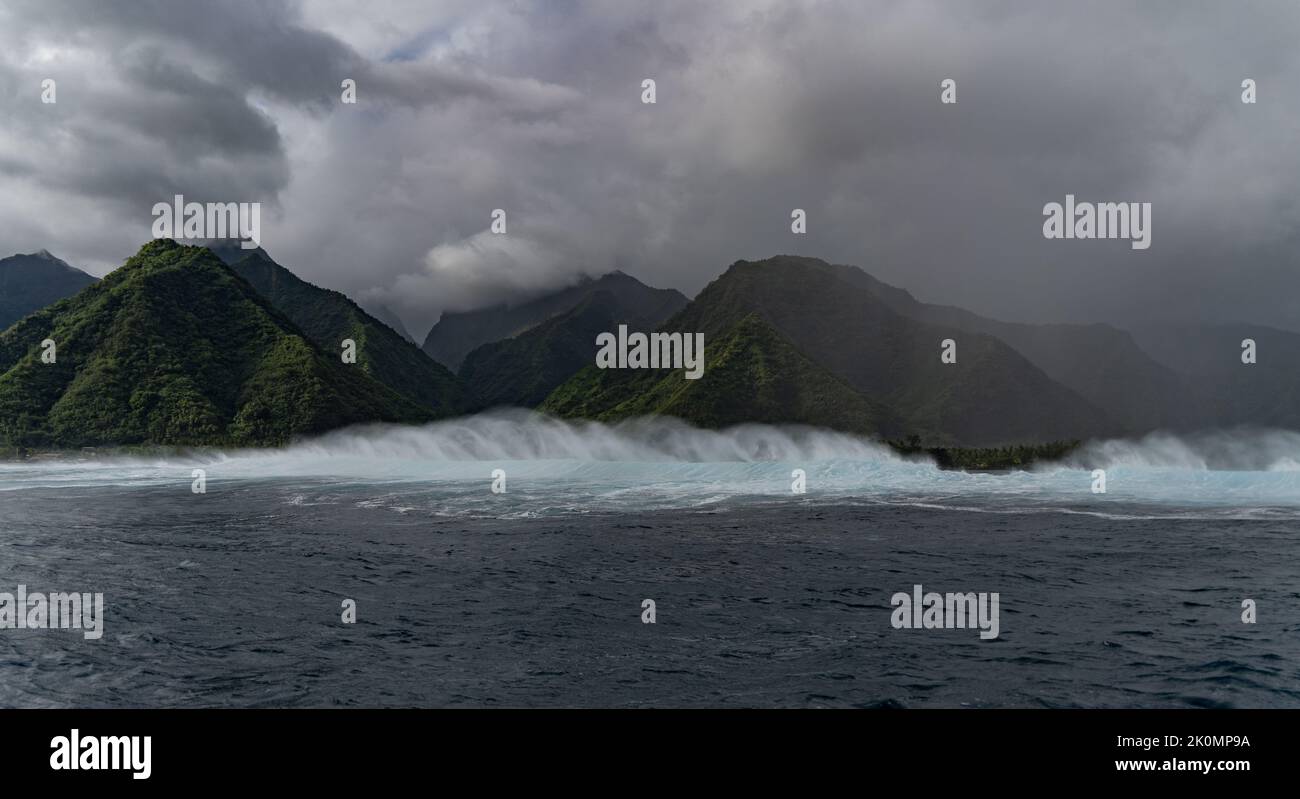 A beautiful shot of Teahupo'o village, Tahiti, French Polynesia in ...