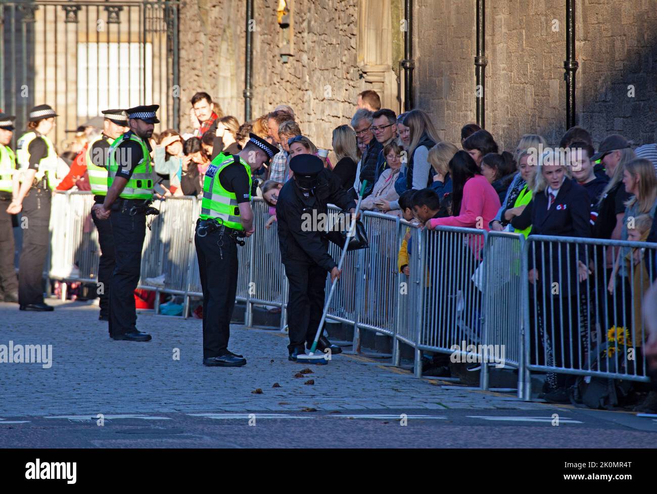 Holyrood, Edinburgh, Scotland, UK. 12th September 2022. Security for ...