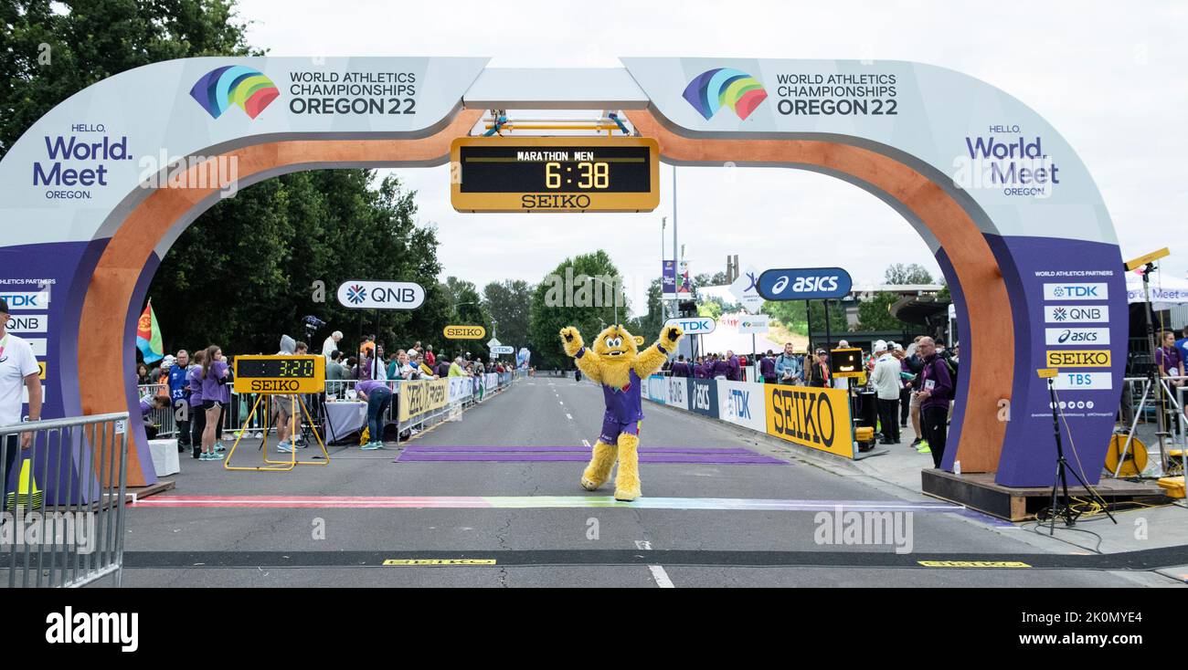 Legend competition mascot performing during the men’s marathon at the ...