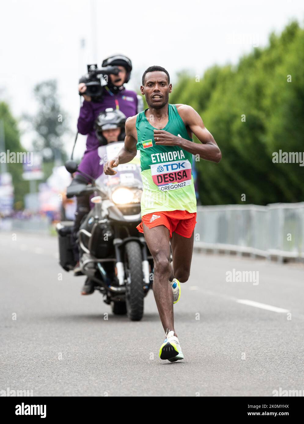 Lelisa Desisa of Ethiopia competing in the men’s marathon at the World ...