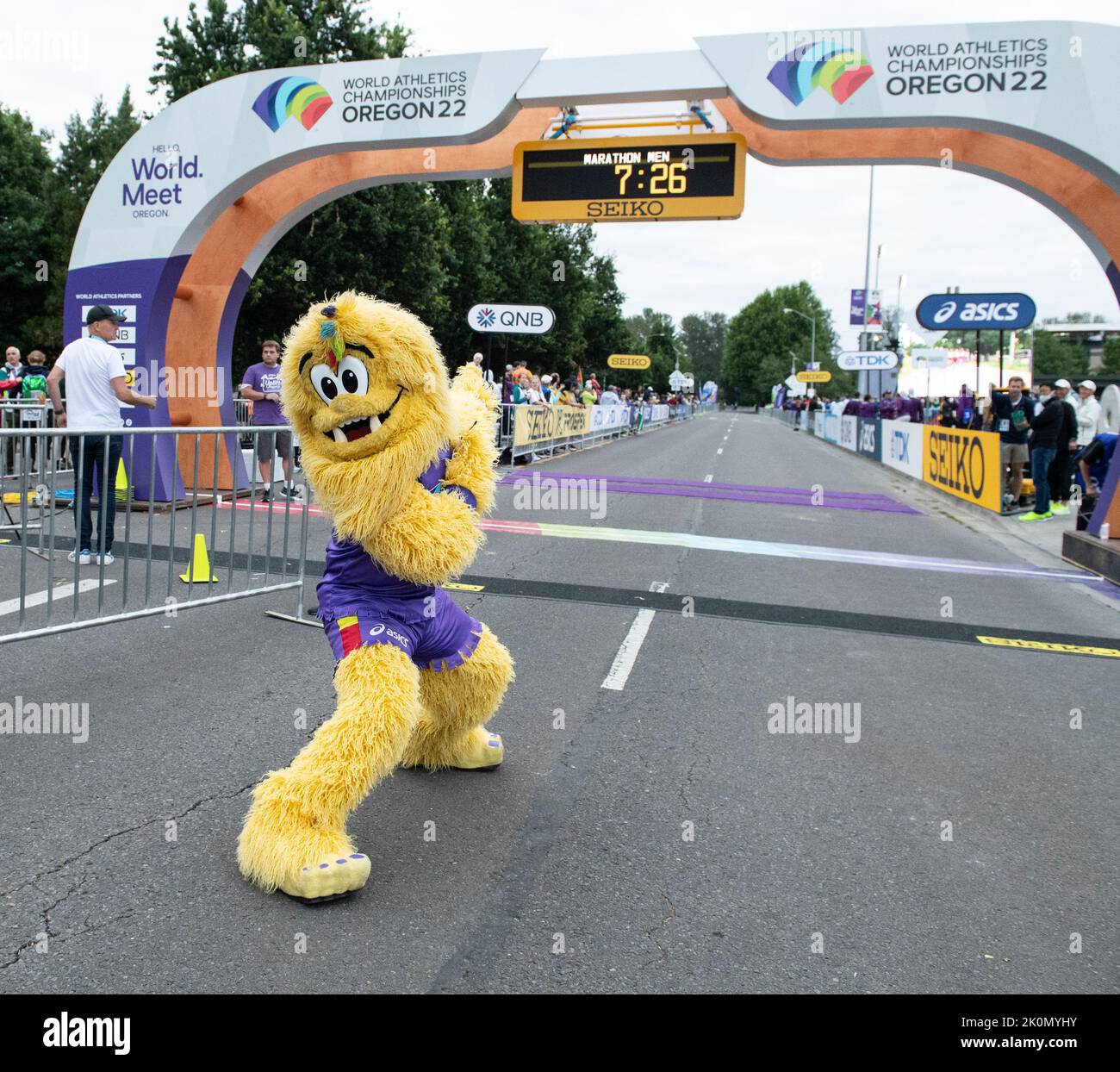 Legend competition mascot performing during the men’s marathon at the ...