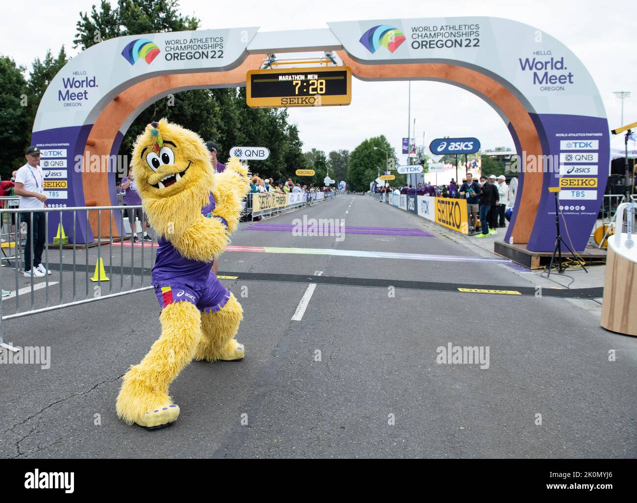 Legend competition mascot performing during the men’s marathon at the ...