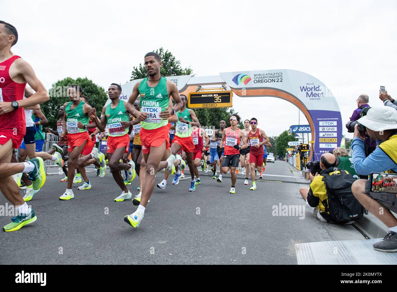 Start of the men’s marathon at the World Athletics Championships ...