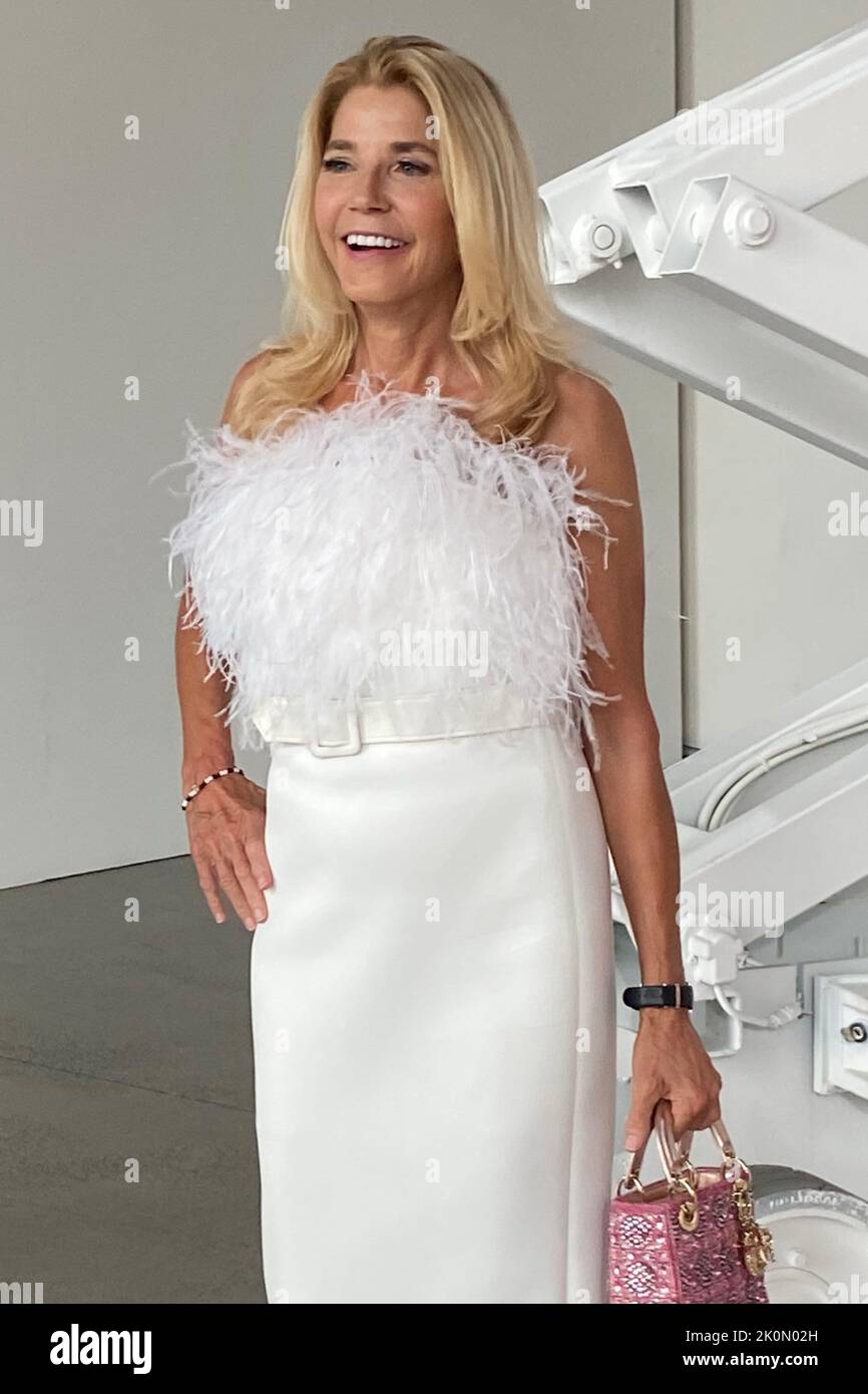 New York Fashion Week Spring/Summer 2023-Badgley Mischka Show - Front ...