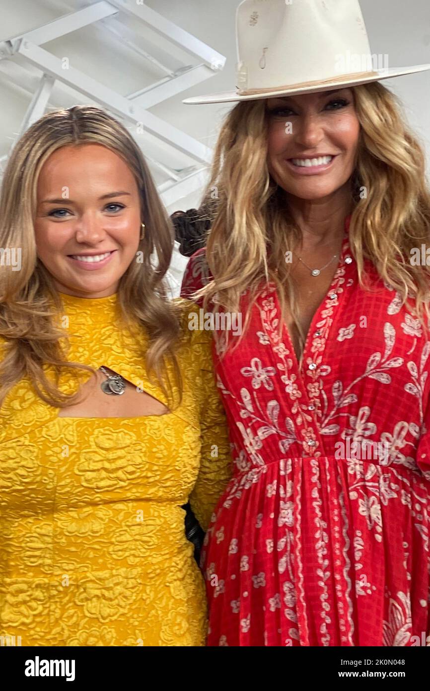 New York Fashion Week Spring/Summer 2023-Badgley Mischka Show - Front ...