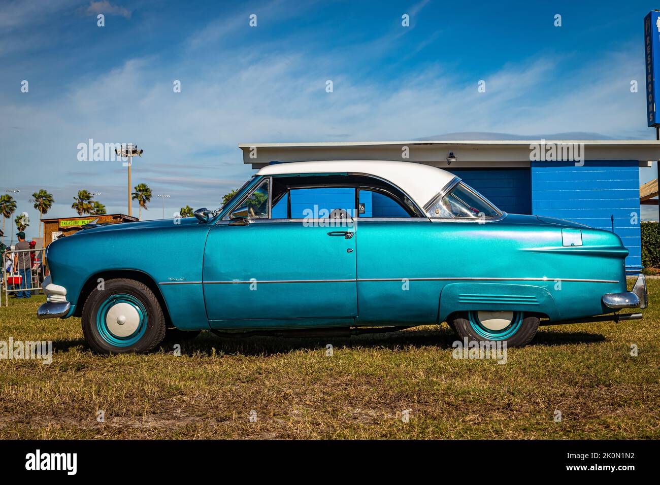 1951 ford custom deluxe hi-res stock photography and images - Alamy