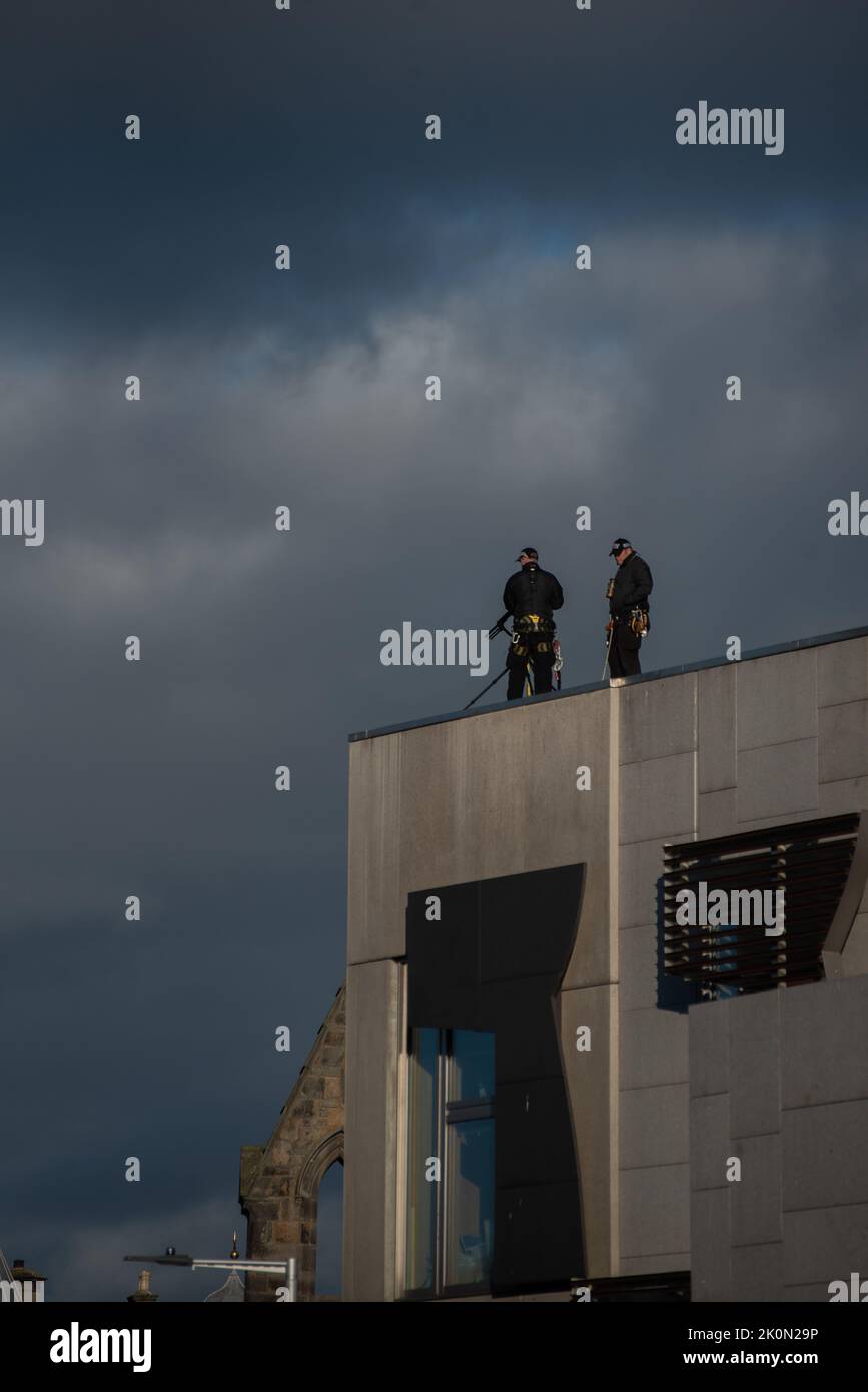 Snipers on rooftop hi-res stock photography and images - Alamy