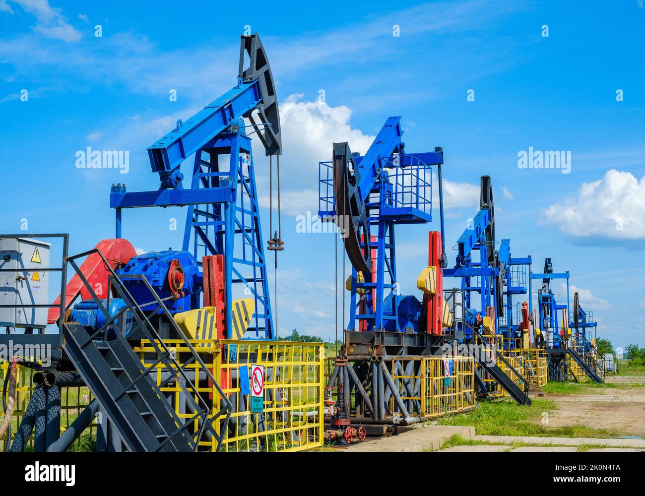 Row modern pumps extracting hi-res stock photography and images - Alamy