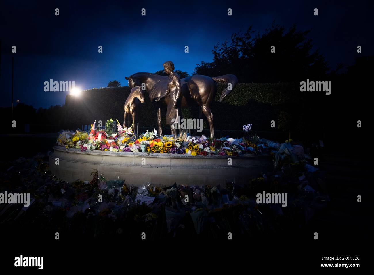 Queen memorial newmarket suffolk uk death statue flowers sadness ...