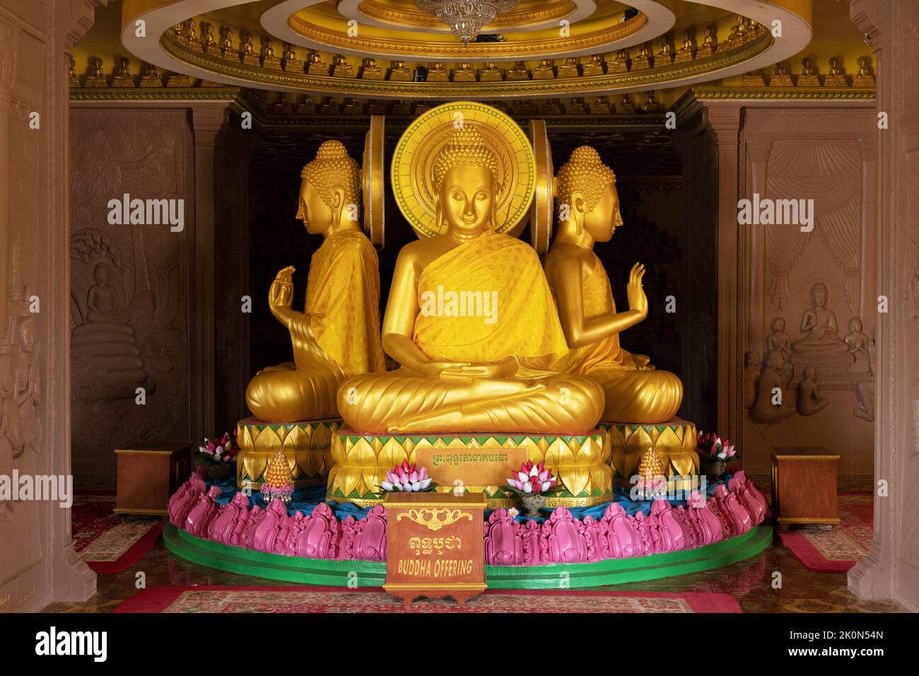Gold Buddha statues at Watt Munisotaram Cambodian Buddhist Monastery in ...