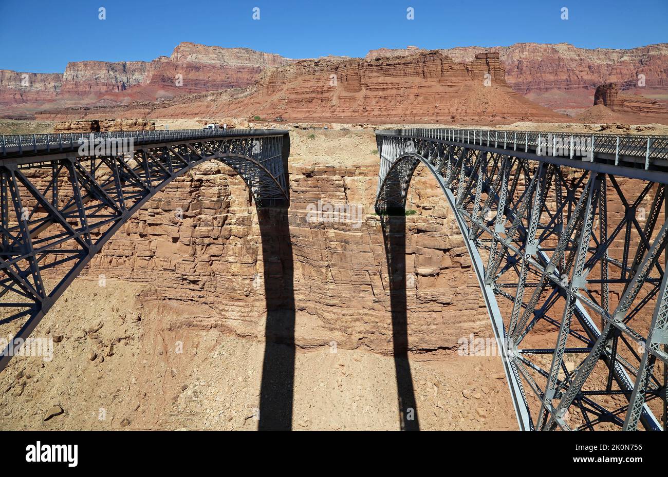 Parallel bridges hi-res stock photography and images - Alamy